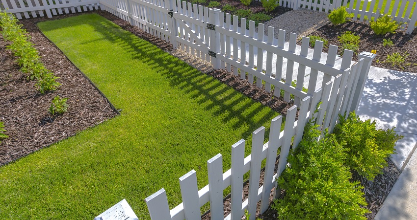 10 Ideas for Landscaping Property Lines – Make It Rain Irrigation and ...